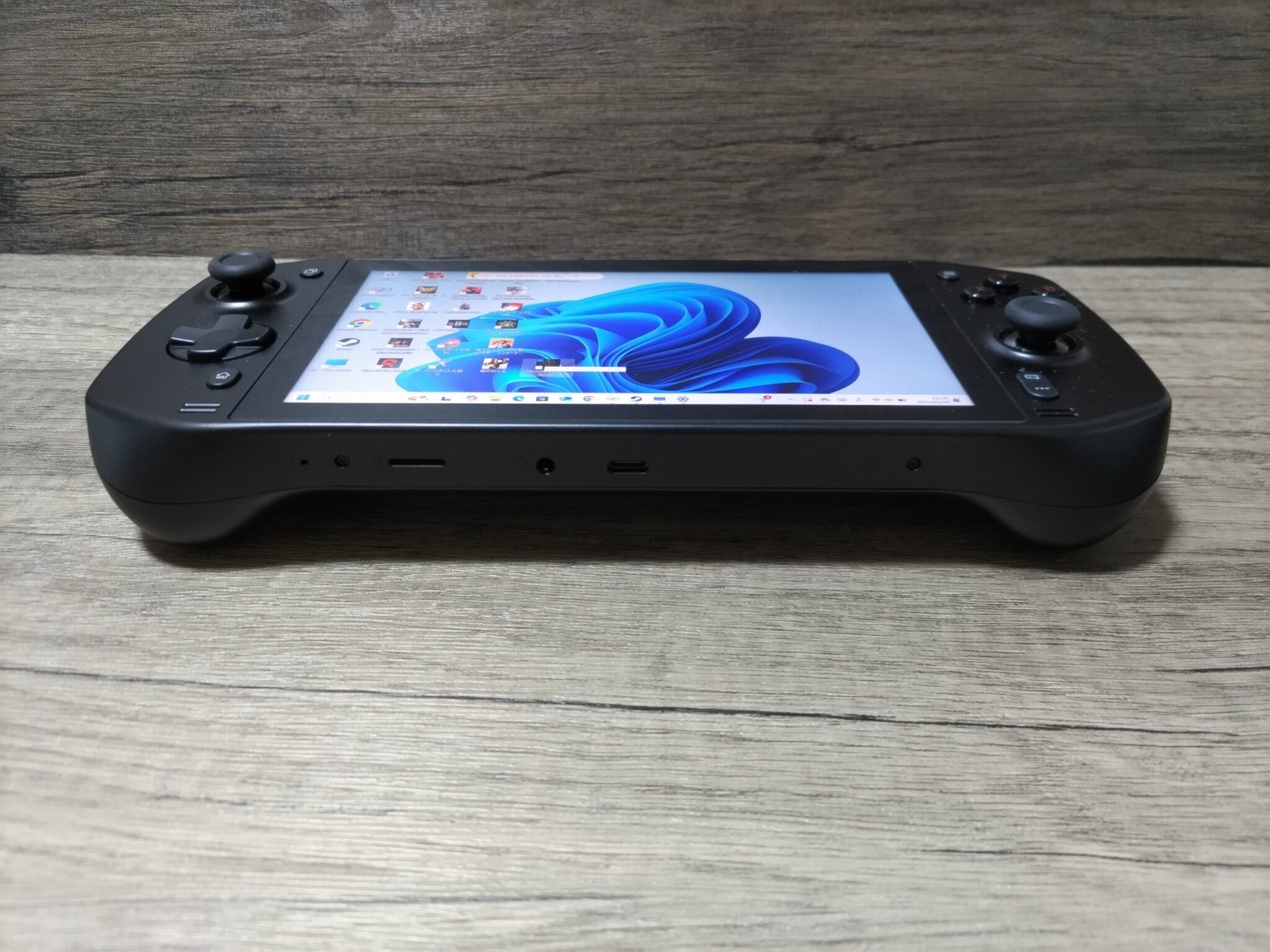 「TENKU LUNA」レビュー。UMPC入門用な感じの仕様で尚且つお手頃価格なのに全体的な完成度が高いです。 | ネスさんの趣味とかなんとなくのブログ